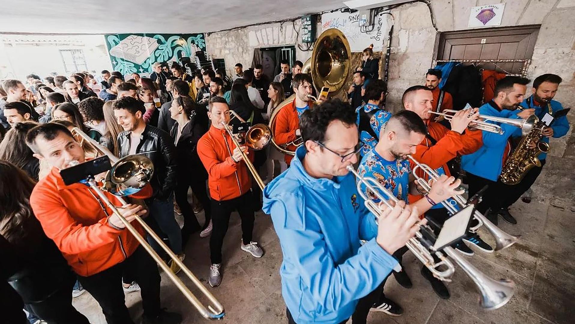 La charanga Los Chones celebra su 30 aniversario con un sábado de ...