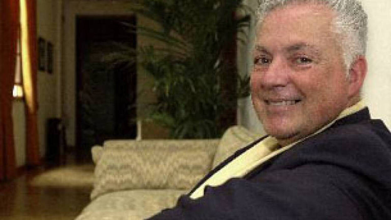 Javier de la Rosa gana con "Español" el premio Italia de poesía | Canarias7