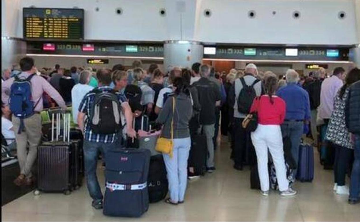 La Palma recibe el primer vuelo de la nueva ruta desde el Aeropuerto de ...