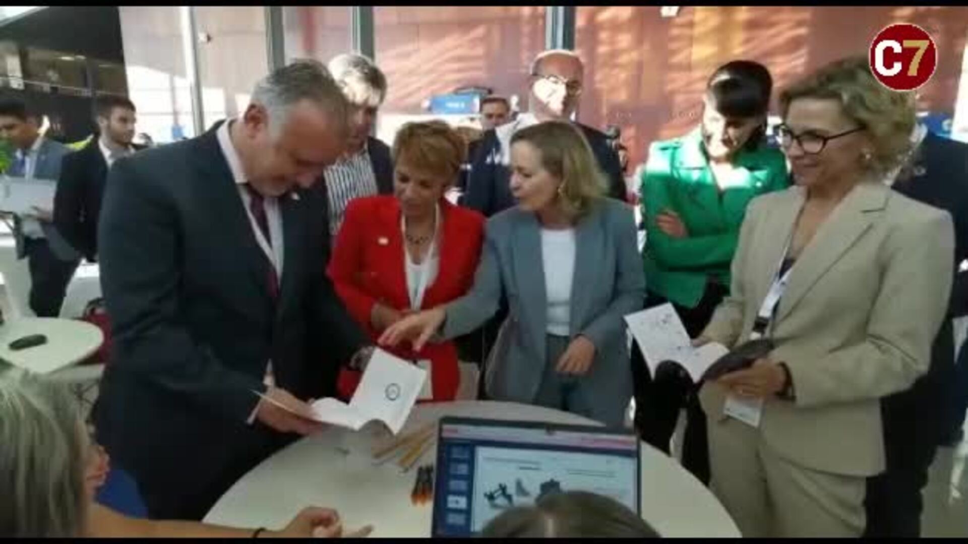 Llegada de Calviño, Torres y Máñez a la conferencia de la OCDE en ...