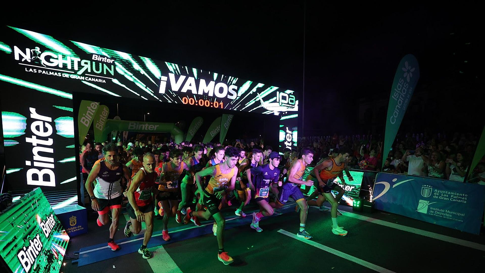 La marea verde de la Binter NightRun cubre la capital con un nuevo récord de participación ...