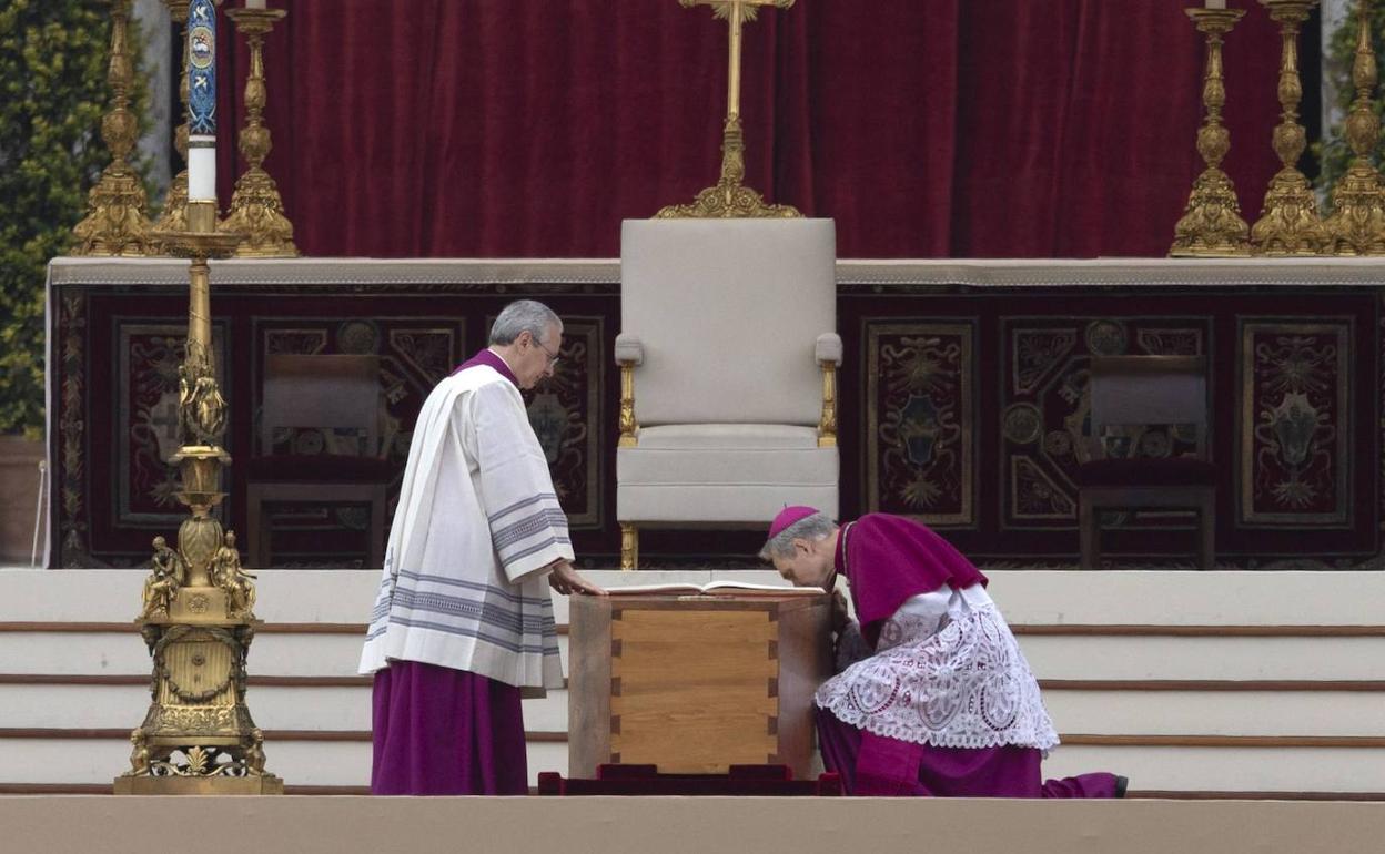 El papa Francisco preside el funeral de Benedicto XVI, en directo | Canarias7