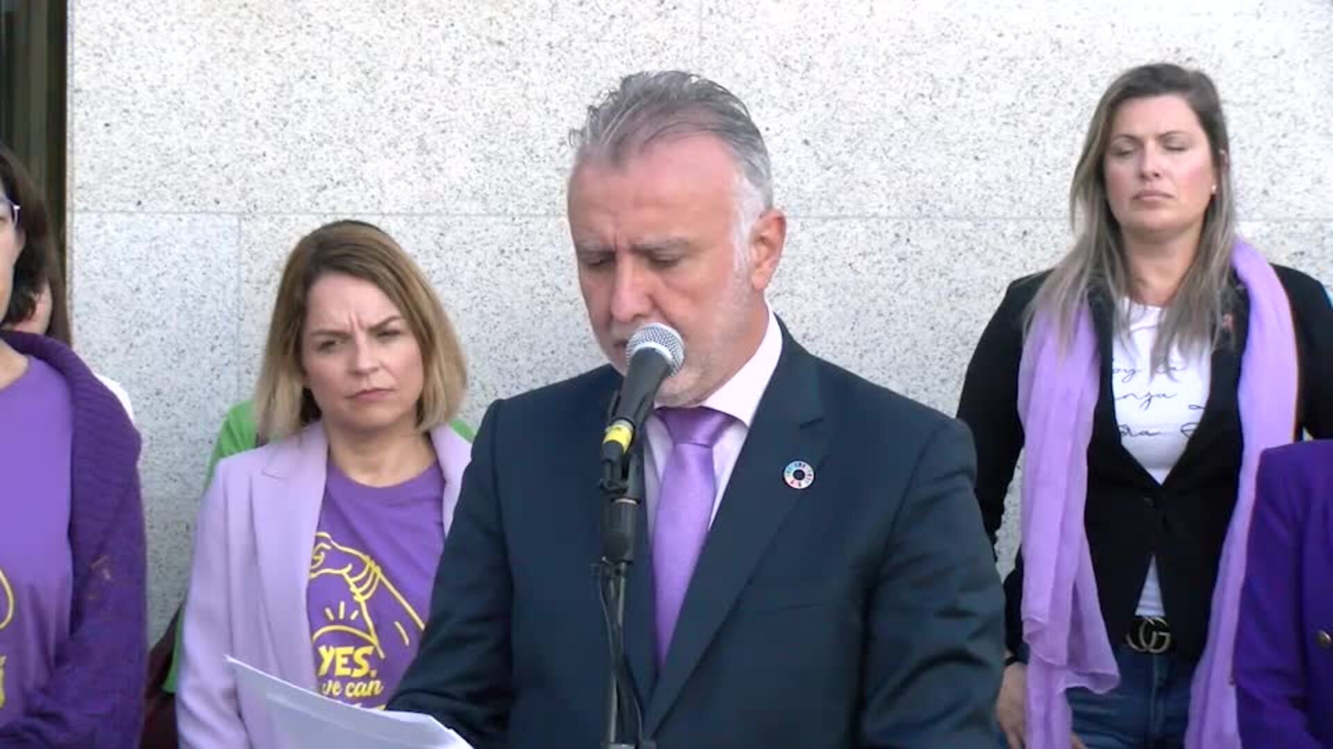 Ángel Víctor Torres participa en la lectura del manifiesto por el Día ...