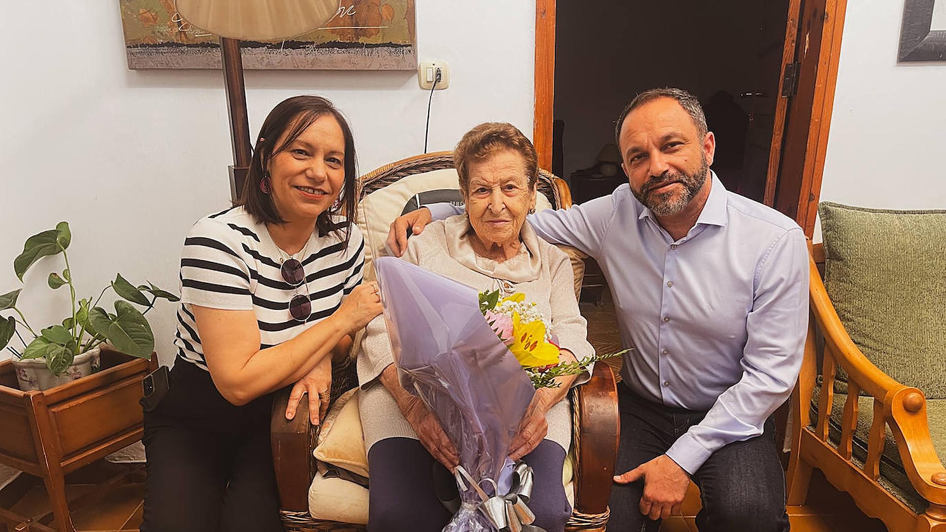 Antonia Cabrera cumple 100 años en la Villa de Moya | Canarias7