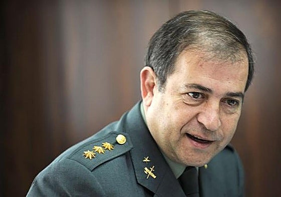 Un año para el general Espinosa, que intentó 'enchufar' a su novia ...