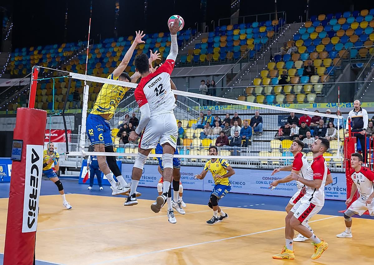 El Guaguas impone su autoridad ante un batallador San Roque (3-0 ...