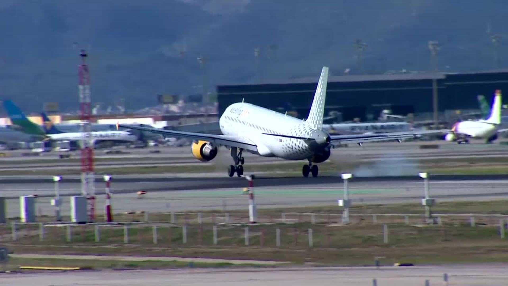 Aerolíneas de todo el mundo anuncian cancelaciones y retrasos tras el ...