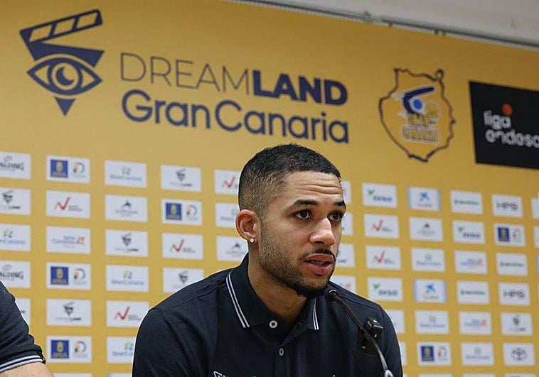 Kassius Robertson: «El equipo está luchando. Eso es lo que hace falta ...