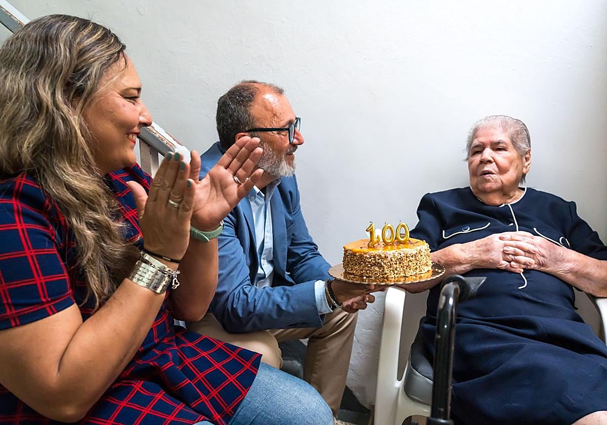 Josefa cumple 100 años casi sin arrugas: «No he usado cremas, siempre ...