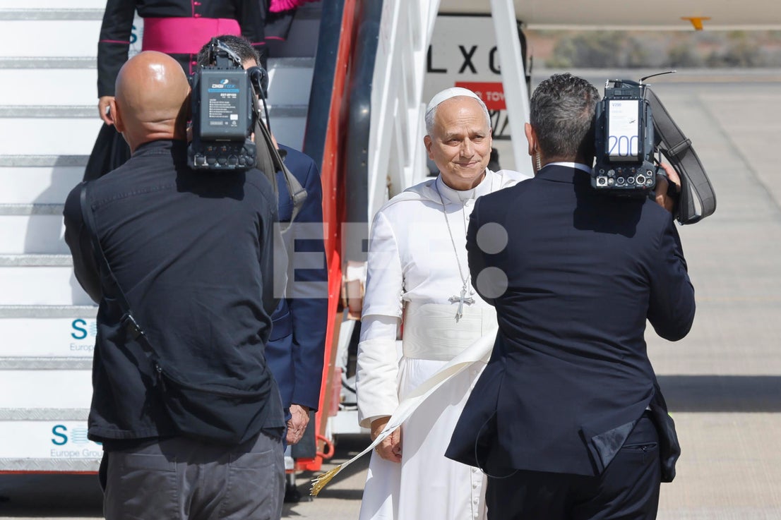El papa León XIV aterriza en Gando: las mejores imágenes de la llegada ...