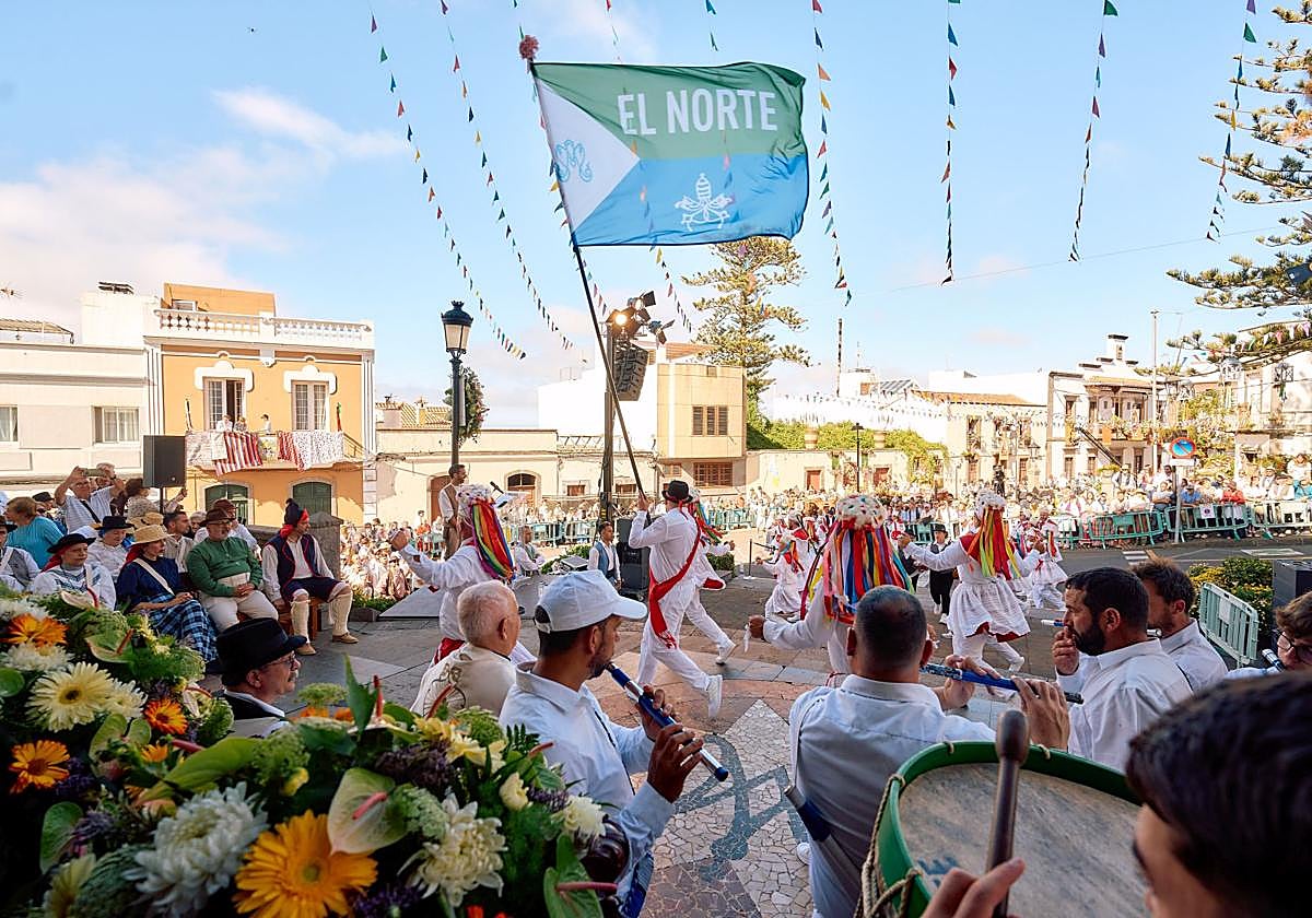 Moya reafirma su identidad con una multitudinaria romería en honor a ...