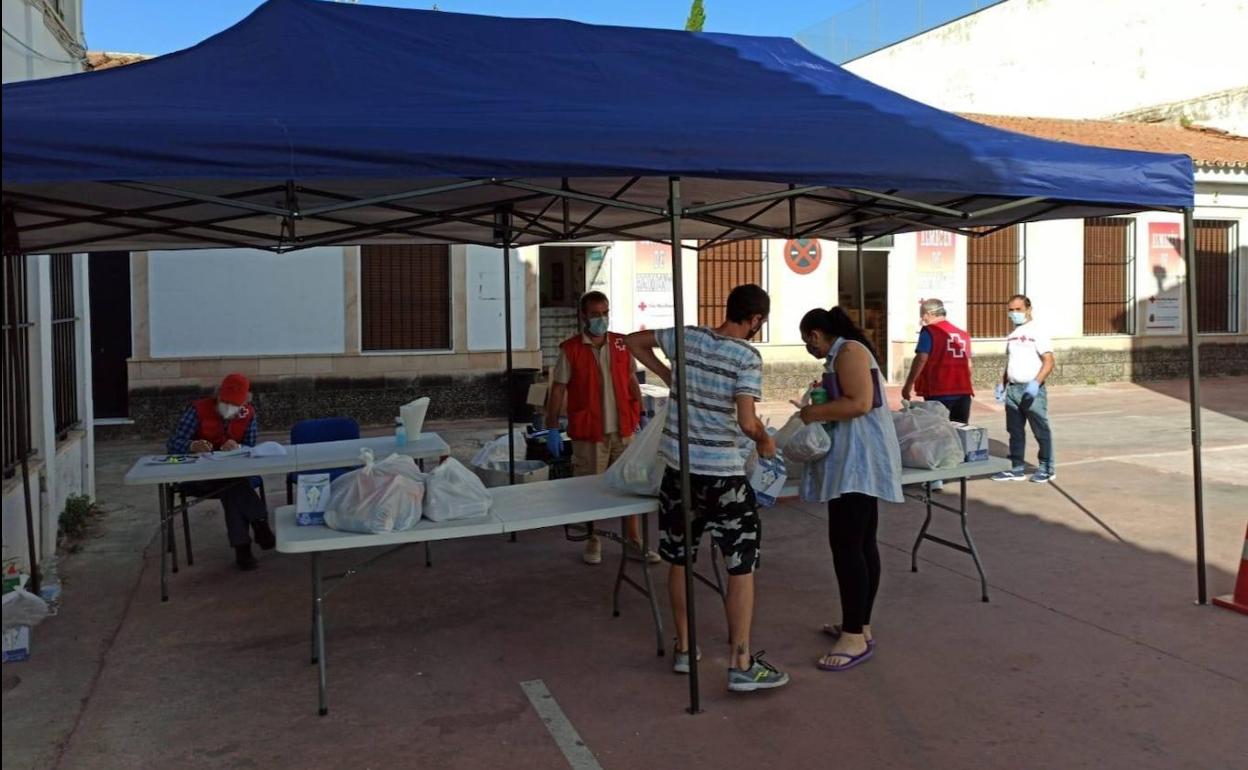 Vuelven a repartir alimentos entre alrededor de 450 familias ...