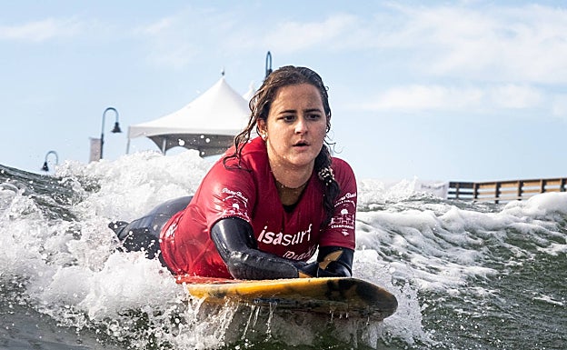 Sarah Almagro, en la élite del surf mundial un año tras otro | Diario Sur