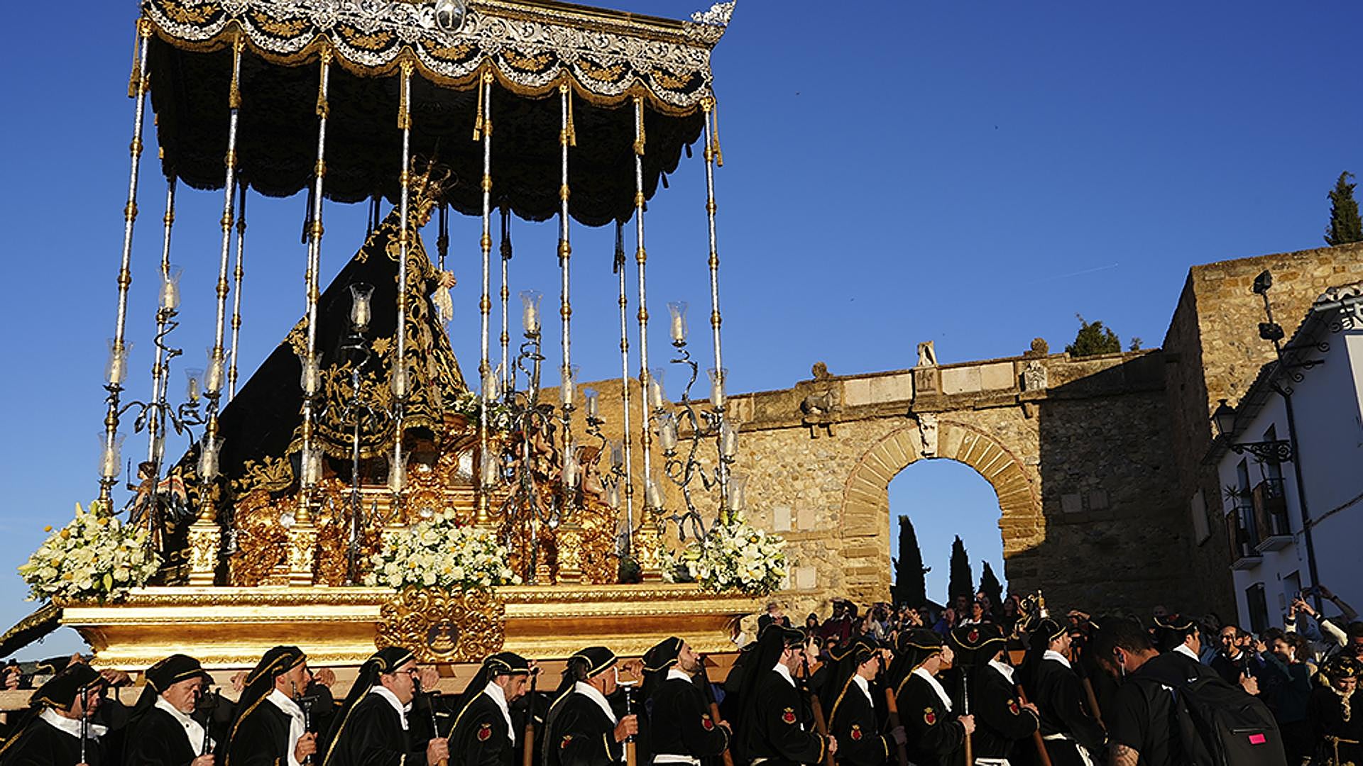Paz, Socorro y Soledad hacen grande el Viernes Santo en Antequera ...