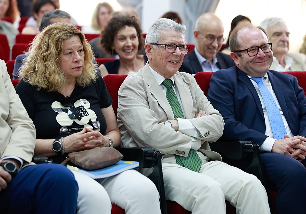 Derecho reconoce la prolífica carrera de José Luis Díez Ripollés en ...