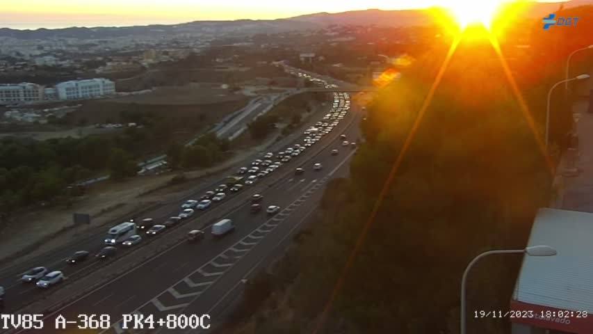 El vuelco de un coche provoca seis kilómetros de retenciones a la altura de Benalmádena en ...