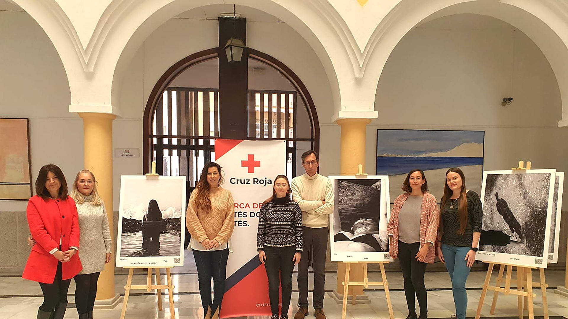 Rincón acoge la muestra fotográfica «Fragmentos» de Cruz Roja | Diario Sur