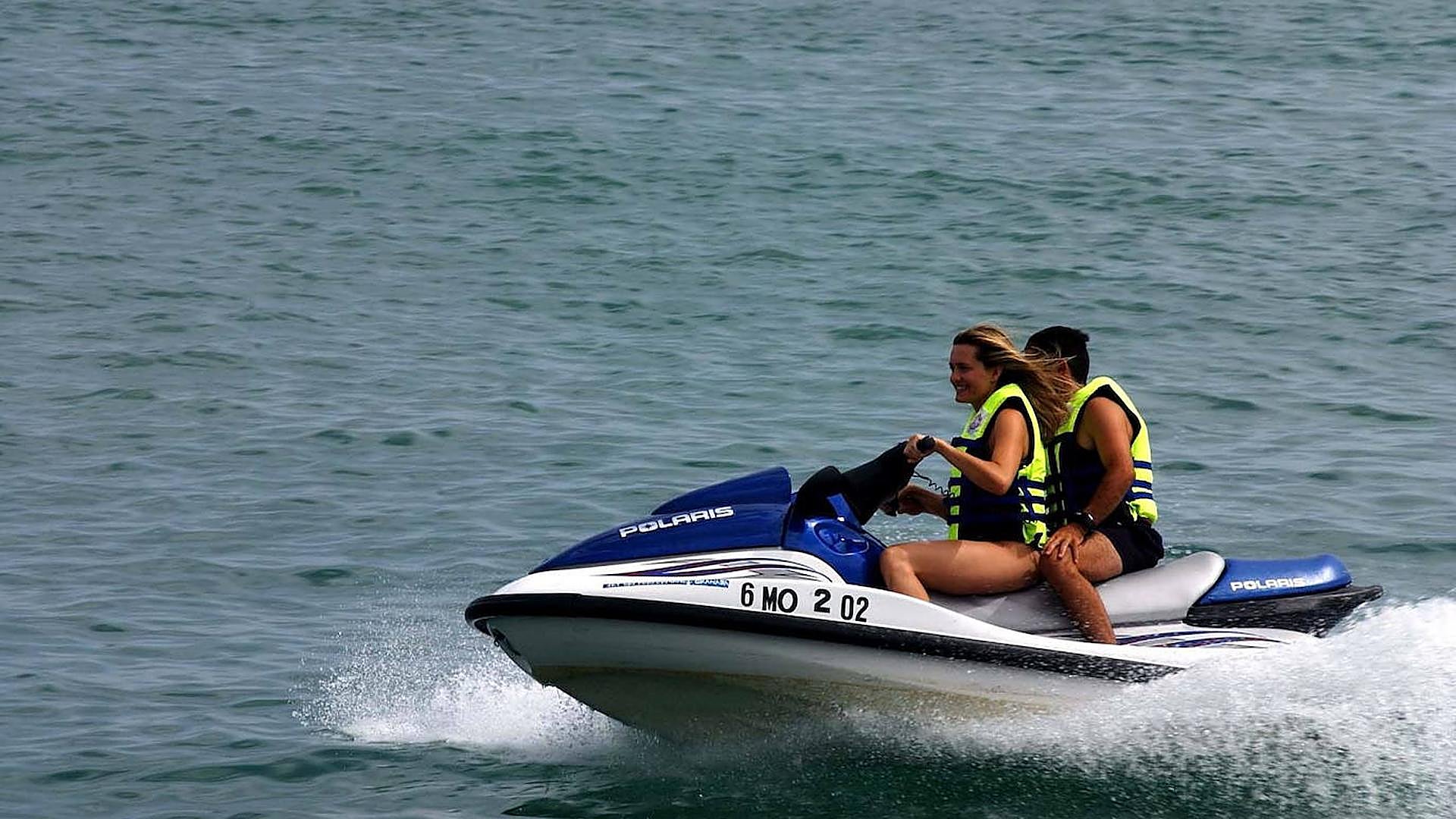 Estas son las normas para motos acuáticas, remo, surf, pádel, kite o ...