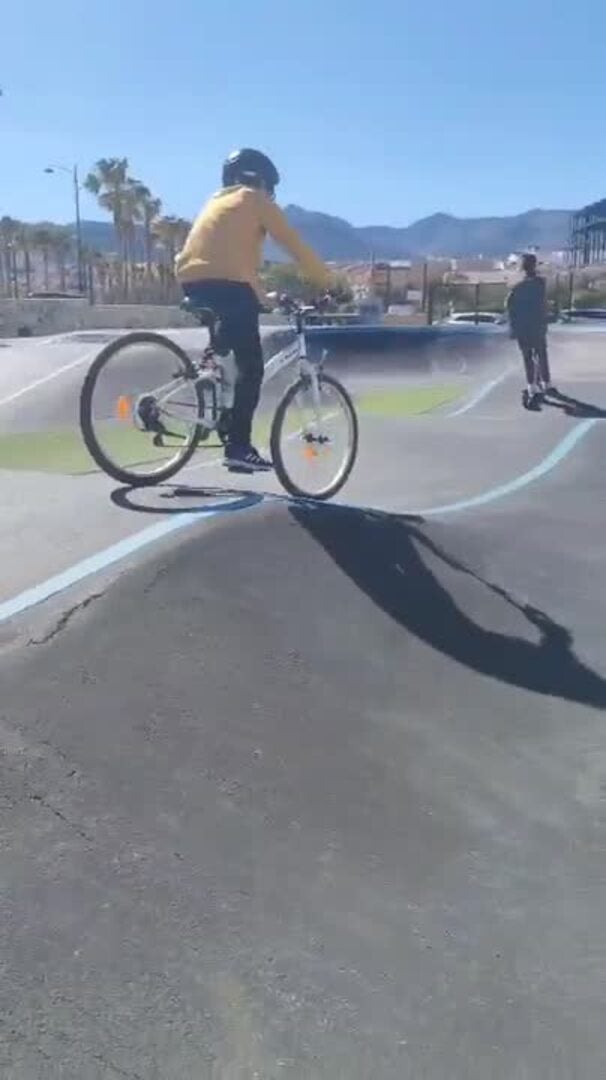 El circuito de pump track de moda para ciclistas en Alhaurín de la ...