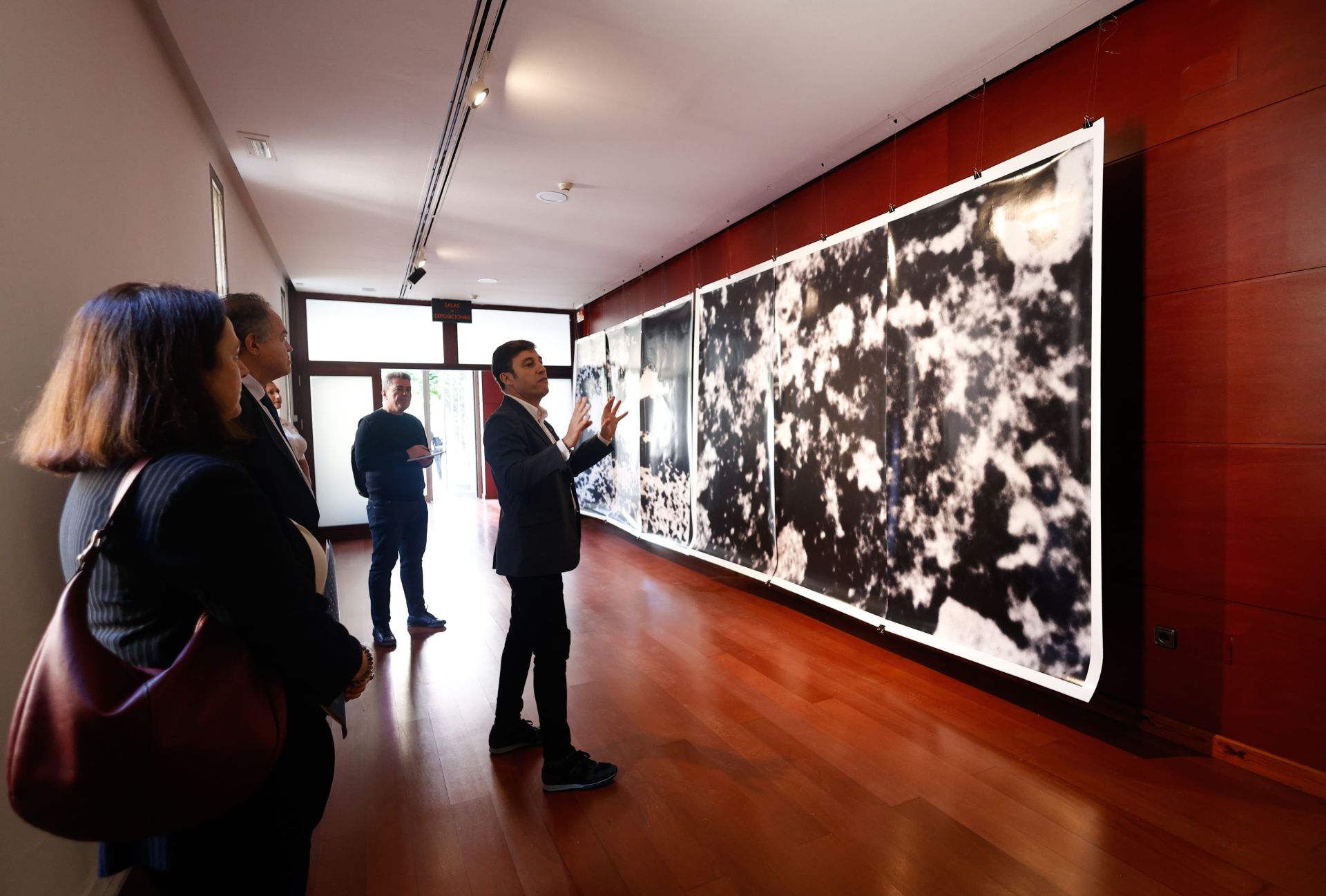Exposición 'Omnímoda. La fotografía como display' en el MUCAC La ...