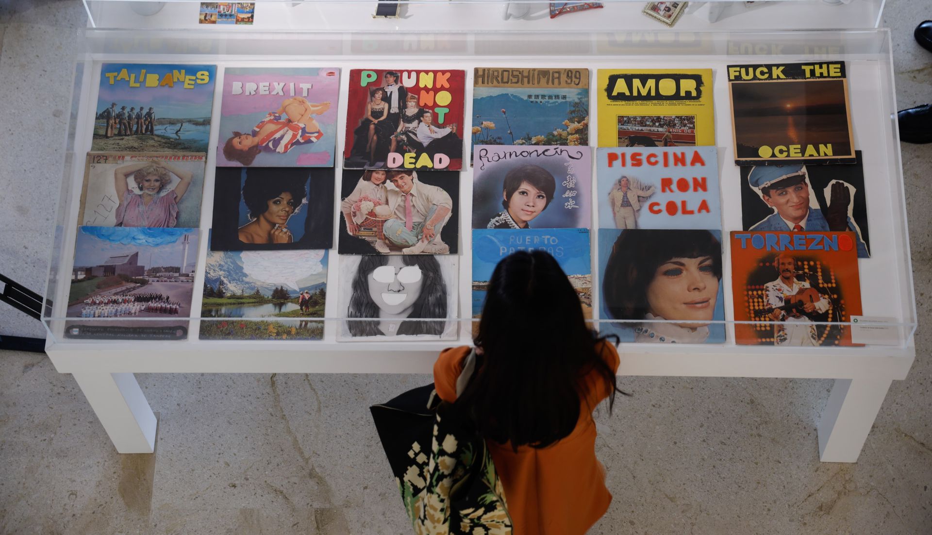 Exposición 'Omnímoda. La fotografía como display' en el MUCAC La ...