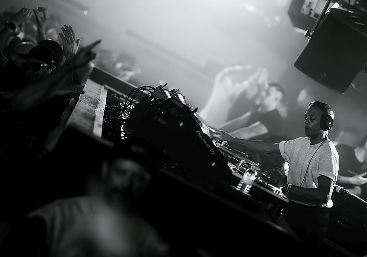 Jeff Mills celebra en Studio Club el 30º aniversario de 'Live at the ...