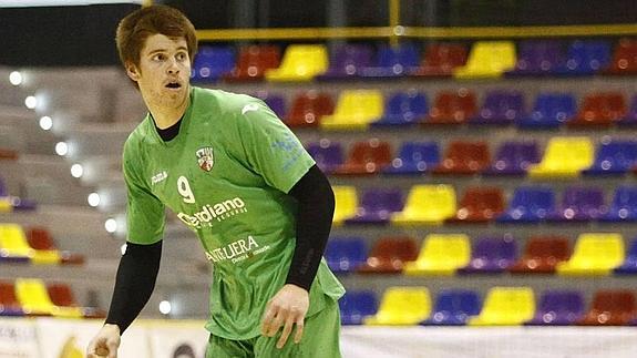 El jugador del Meridiano Antequera Darío Mata recibe el alta ...