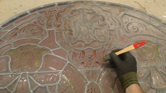 La luz vuelve a las vidrieras de Villa Pepita | Diario Sur