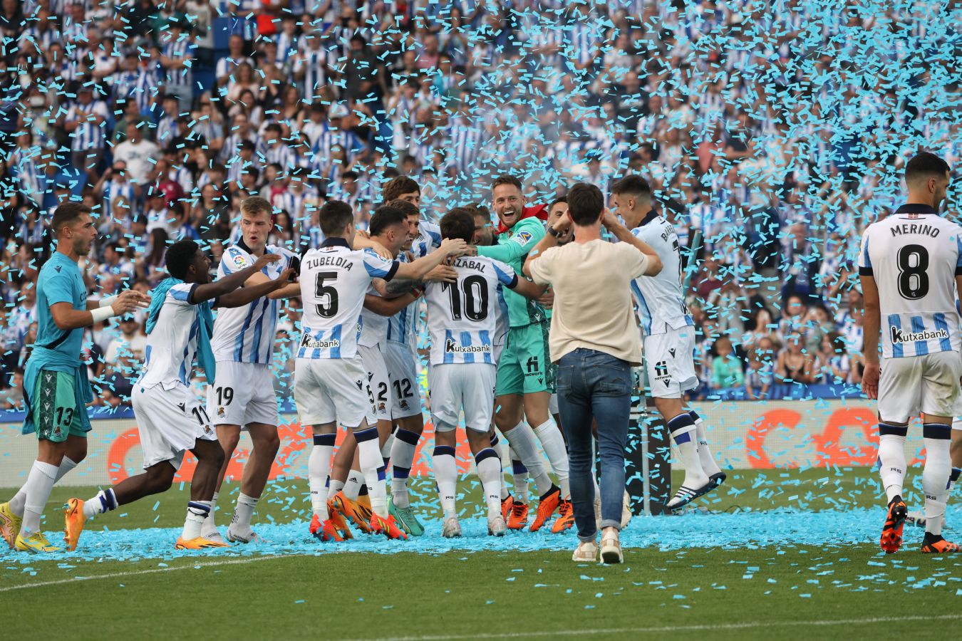 La fiesta final de los jugadores en el Reale Arena | El Diario Vasco