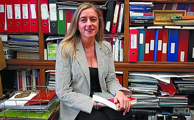 María Pilar Canedo: «Es irracional que se limite el número de negocios ...