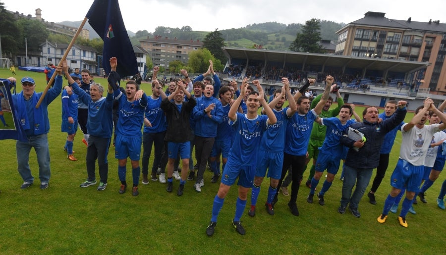 Fotos: El Tolosa CF celebra su subida a tercera | El Diario Vasco