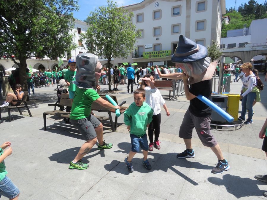 Fotos: La marea verde de Kurtzebarri llenó las calles | El Diario Vasco