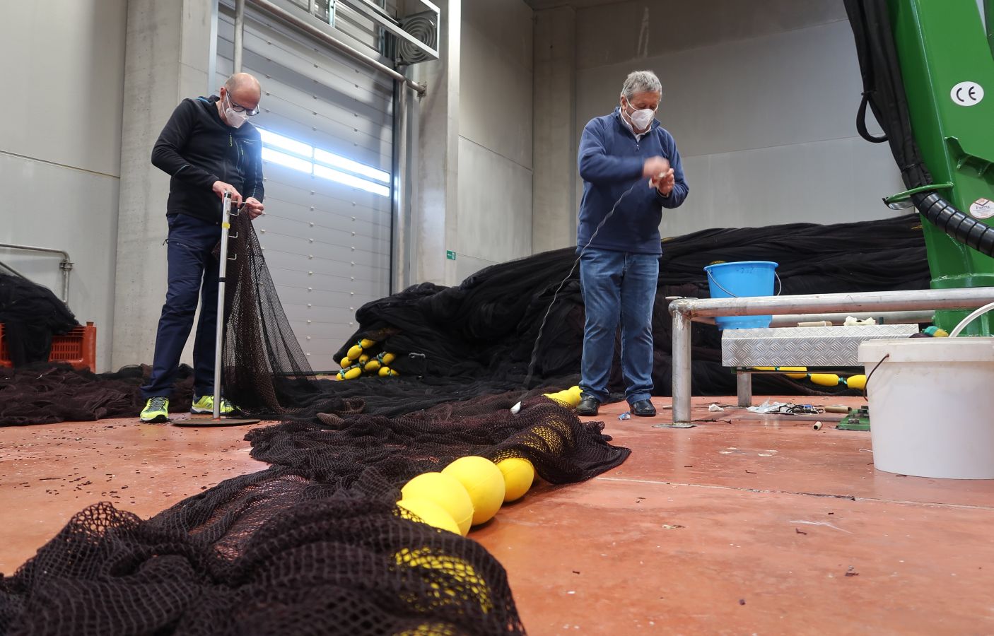 Fotos: Las rederas de Hondarribia, en plena faena | El Diario Vasco