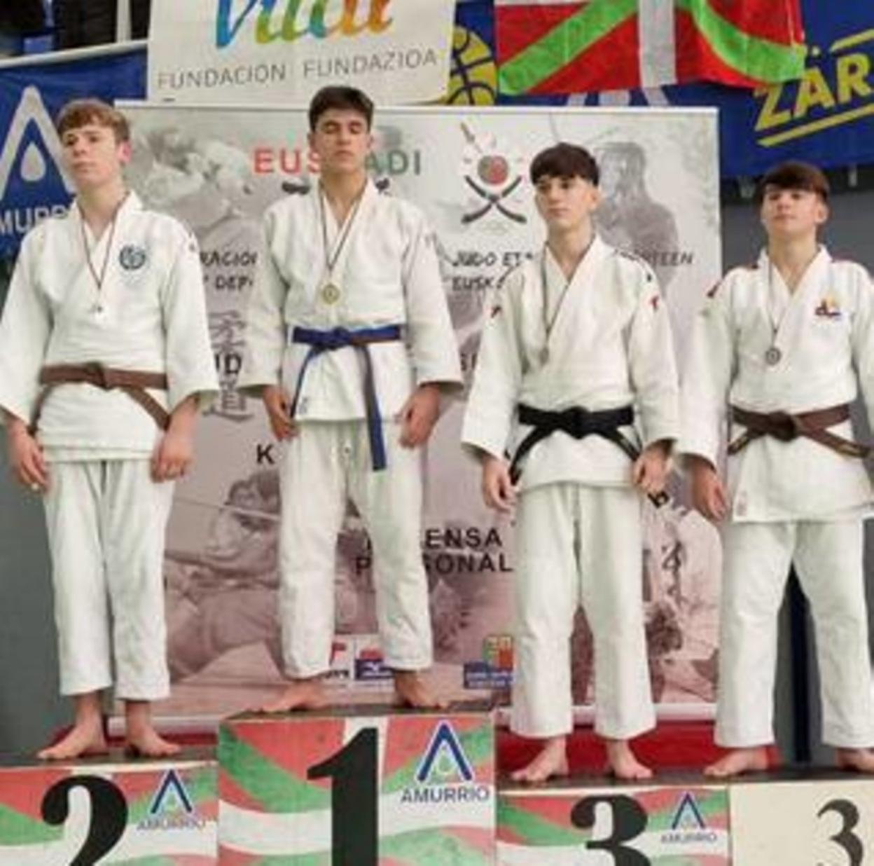 TOLOSA: Medallas de oro y cinturones negros para el judo tolosarra | El Diario Vasco