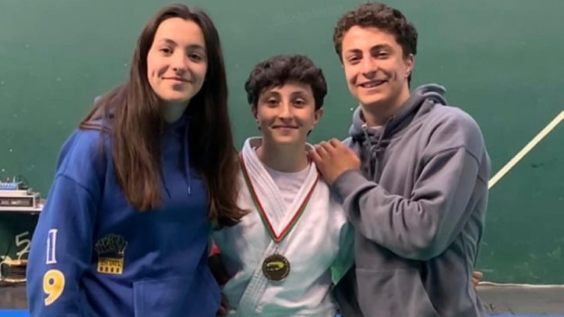 Errenteria: June y Hodei, apoyos incondicionales de su hermana pequeña ...