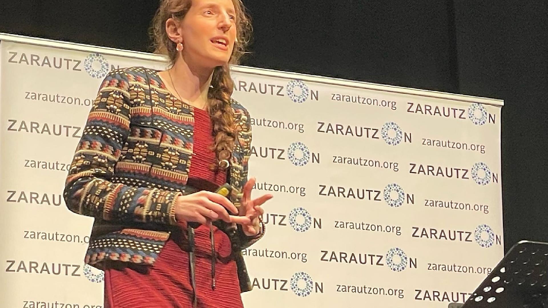 Zarautz: Miren Altuna llenó el Modelo con su charla sobre el alzhéimer ...