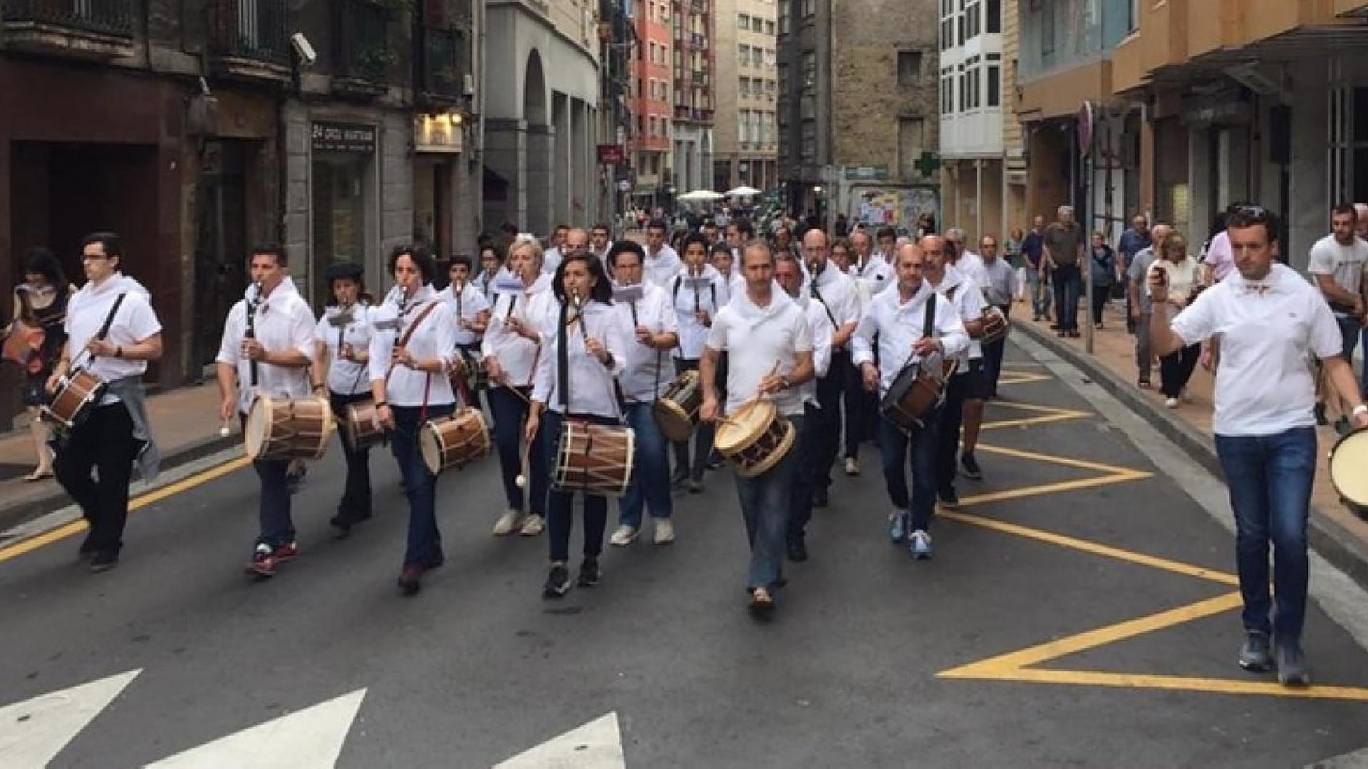 Eibar: Las bandas de txistularis recorrerán mañana los barrios en el ...