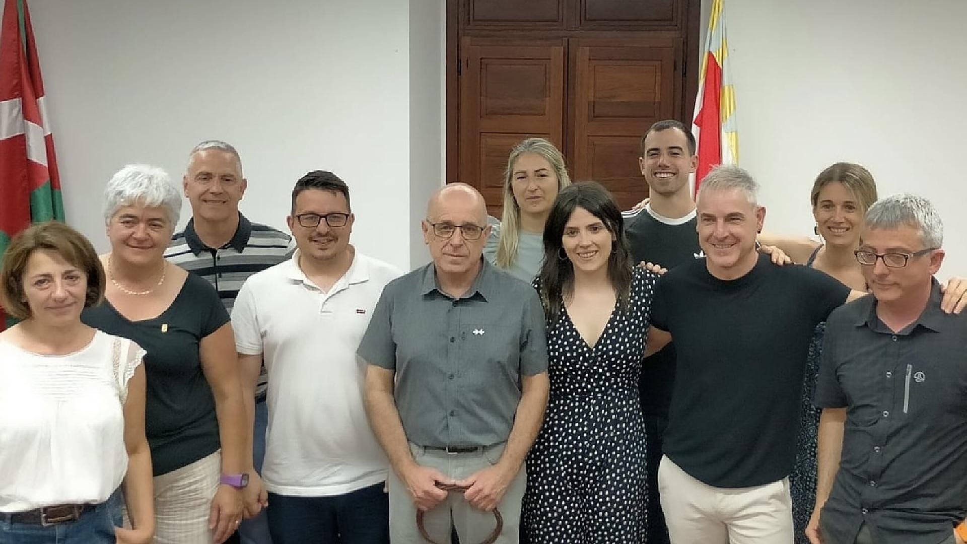 Eskoriatza: Edorta Zubizarreta volvió a recibir la 'zumitza' de alcalde ...