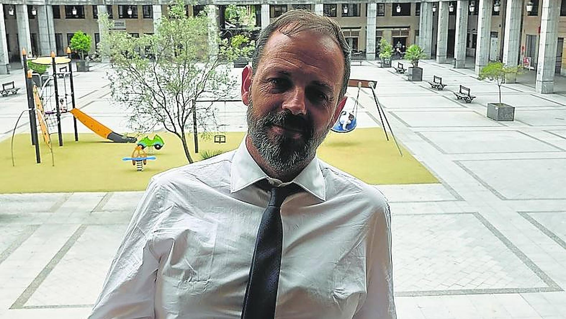 Aitor González | Autor del libro 'Amor, ceniza y barro': «Escribiendo ...