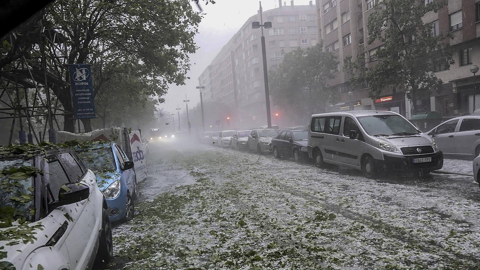 Impresionante granizada en Vitoria y riadas en Zaragoza | El Diario Vasco