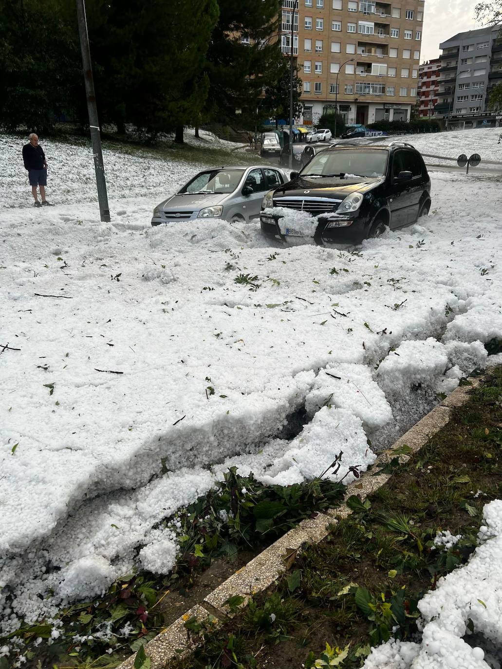 Impresionante granizada en Vitoria y riadas en Zaragoza | El Diario Vasco