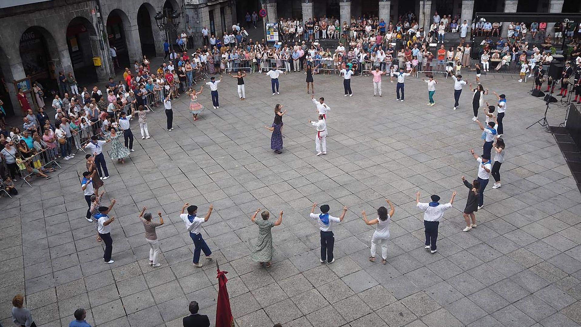 Ohiko Aurreskua, San Roke egunean | El Diario Vasco