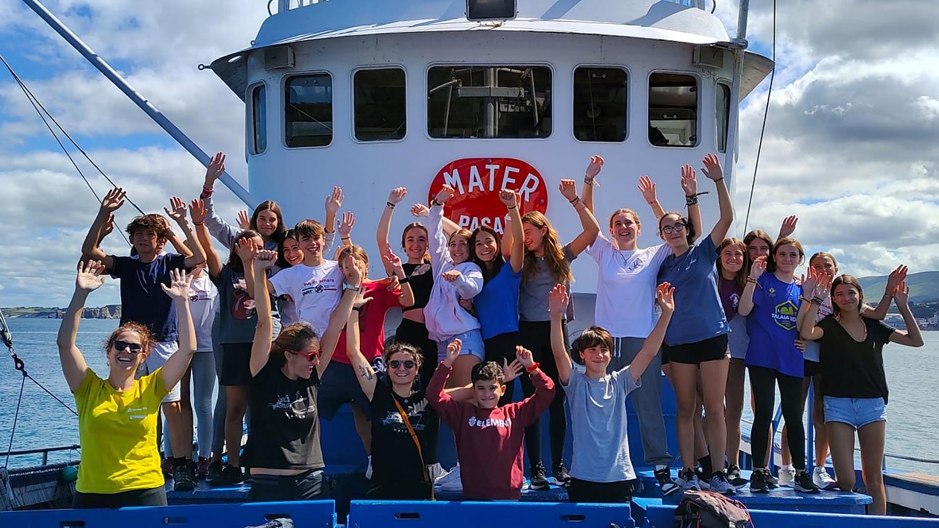 Irun: El BAT y el Mater se unen para recoger residuos en alta mar | El ...