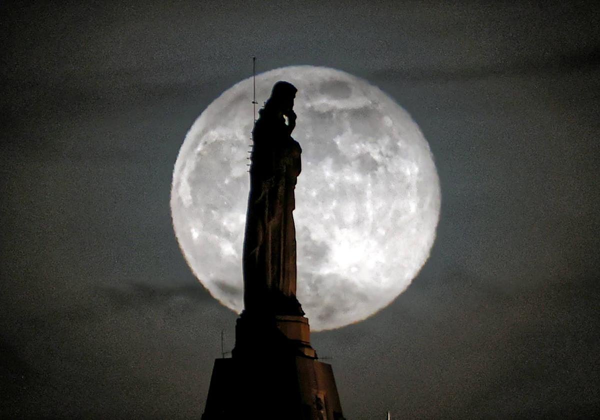 Así ha lucido la Luna Fría en Donostia | El Diario Vasco