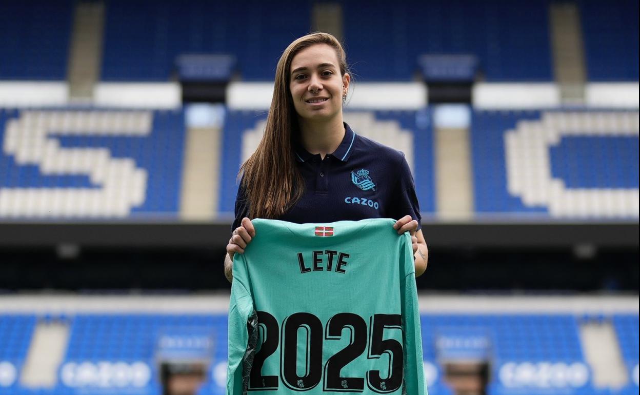 Renovación | 2025: La Real canda su portería con la renovación de Lete ...