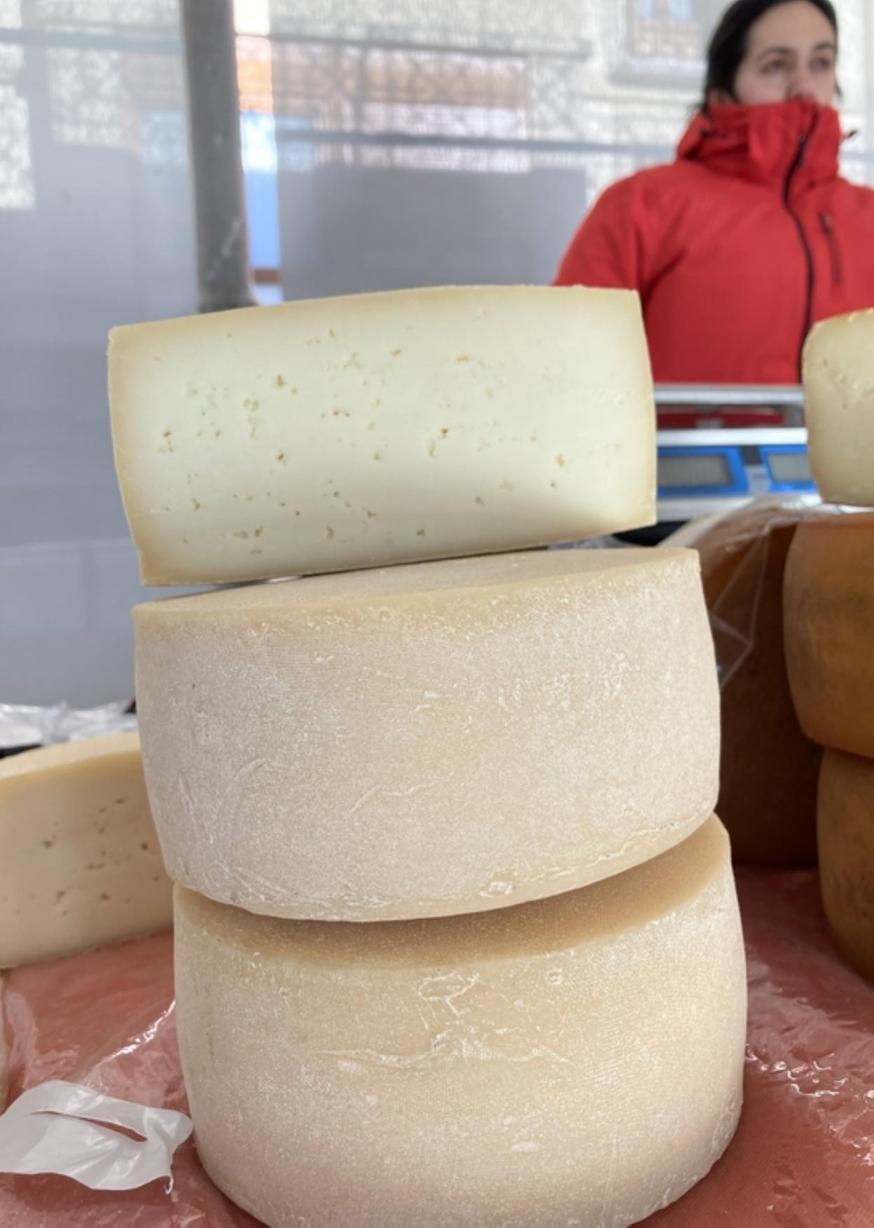 Los primeros quesos nuevos copan las mesas | El Diario Vasco