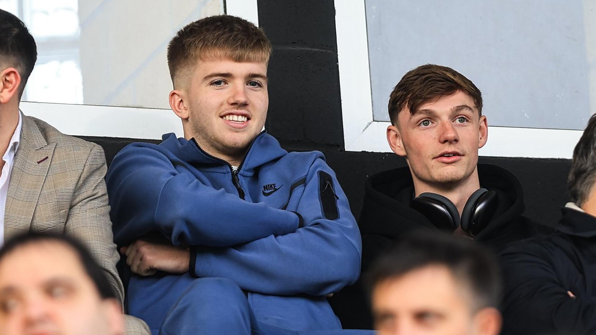 Josh Feeney apunta a ser el primer jugador del Aston Villa que llegue ...