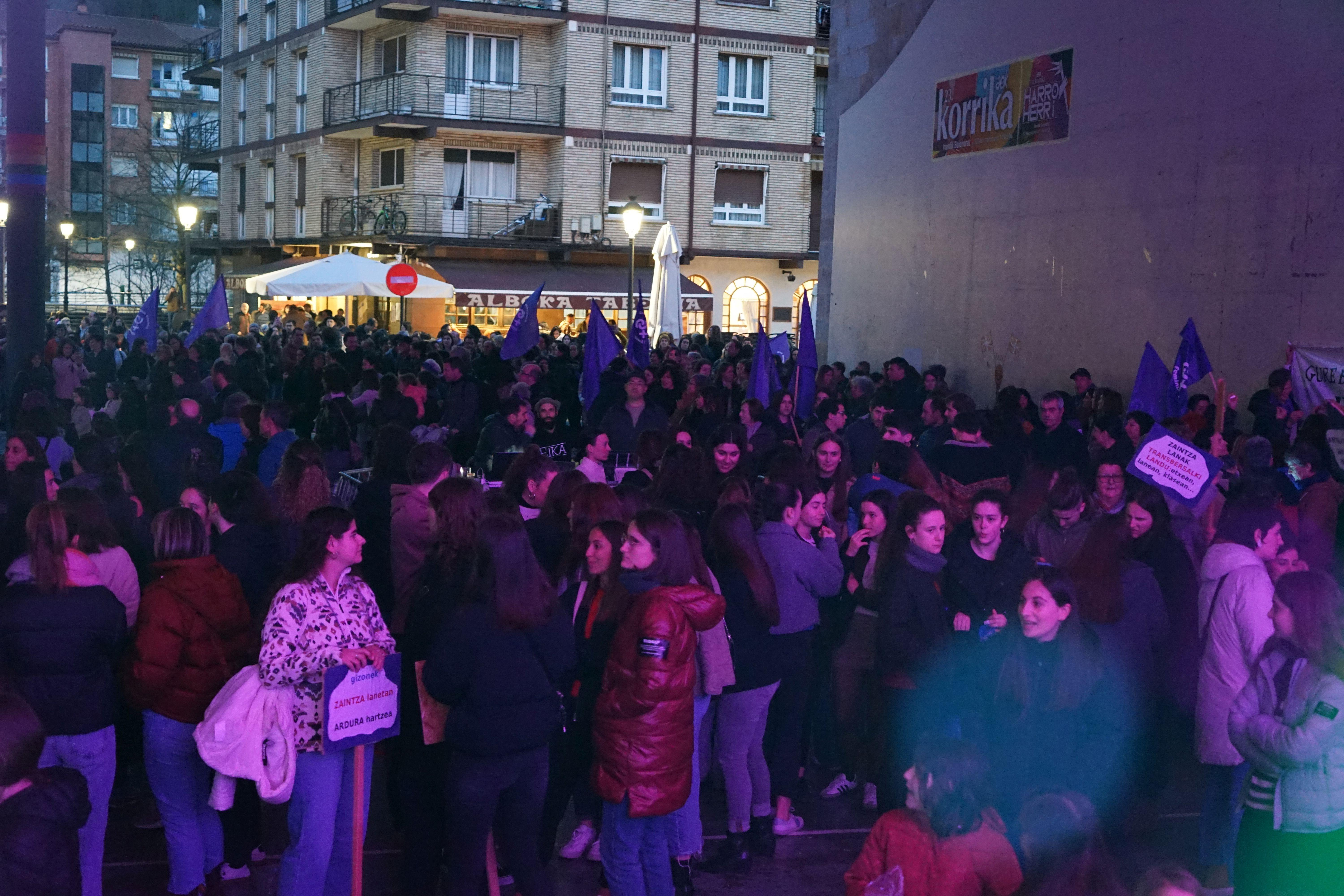 Las calles de Gipuzkoa se tiñen de morado | El Diario Vasco