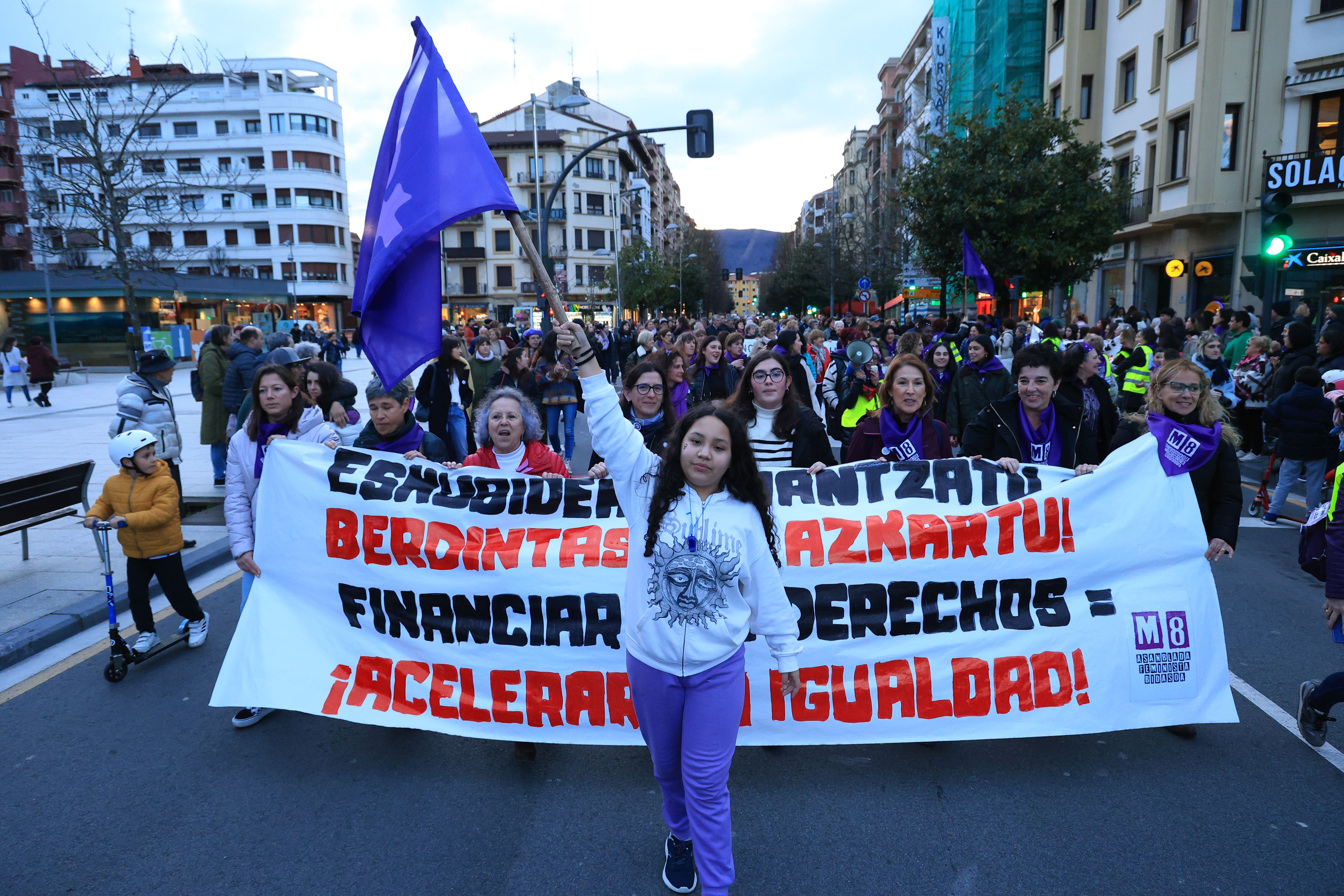 Las calles de Gipuzkoa se tiñen de morado | El Diario Vasco