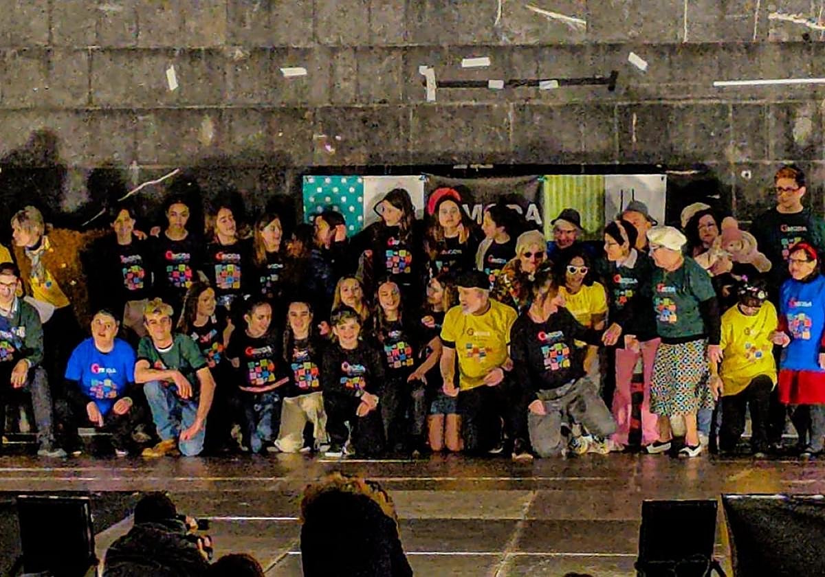 El desfile inclusivo 'GModa' viste de color el frontón del paseo ...